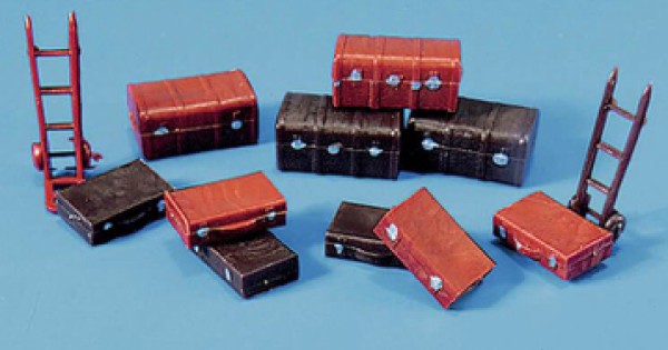 Model Railway Trunks And Suitcases in OO