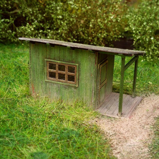 Model railway Garden Shed with Veranda OO form Model Scene 98517