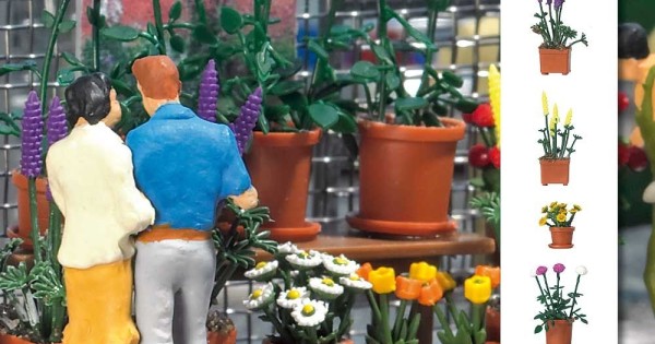 Model Railway Flower Pot set with Flowers OO