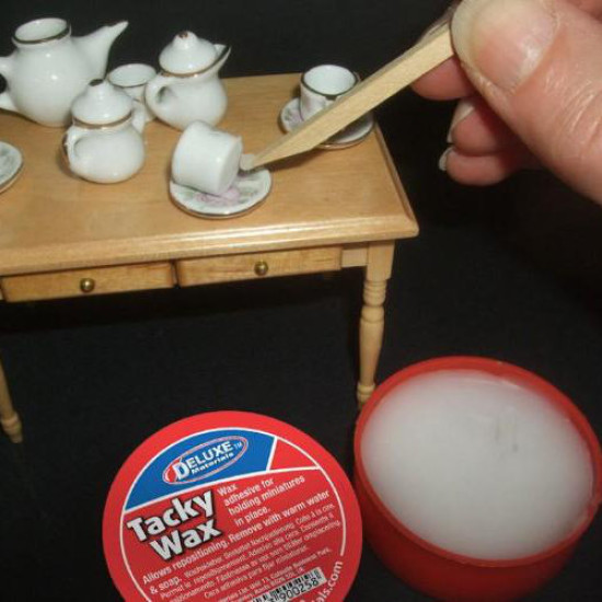 Tacky Wax Re-positioning Glue Deluxe AD 29