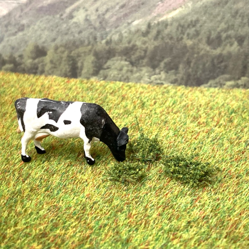 Model Green Mini Shaped Tufts