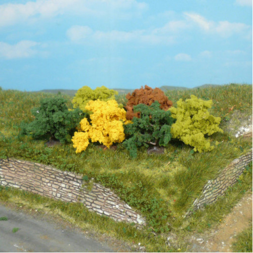 Model railway and wargame Bushes or Trees 25mm tall