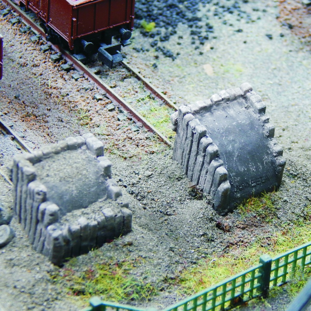 BUFFER STOP, WOOD-BUILT N gauge