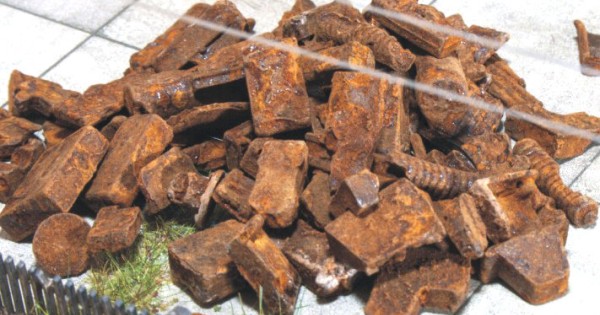Model Rusty Old Scrap Metal N and TT gauge Juweela 21209