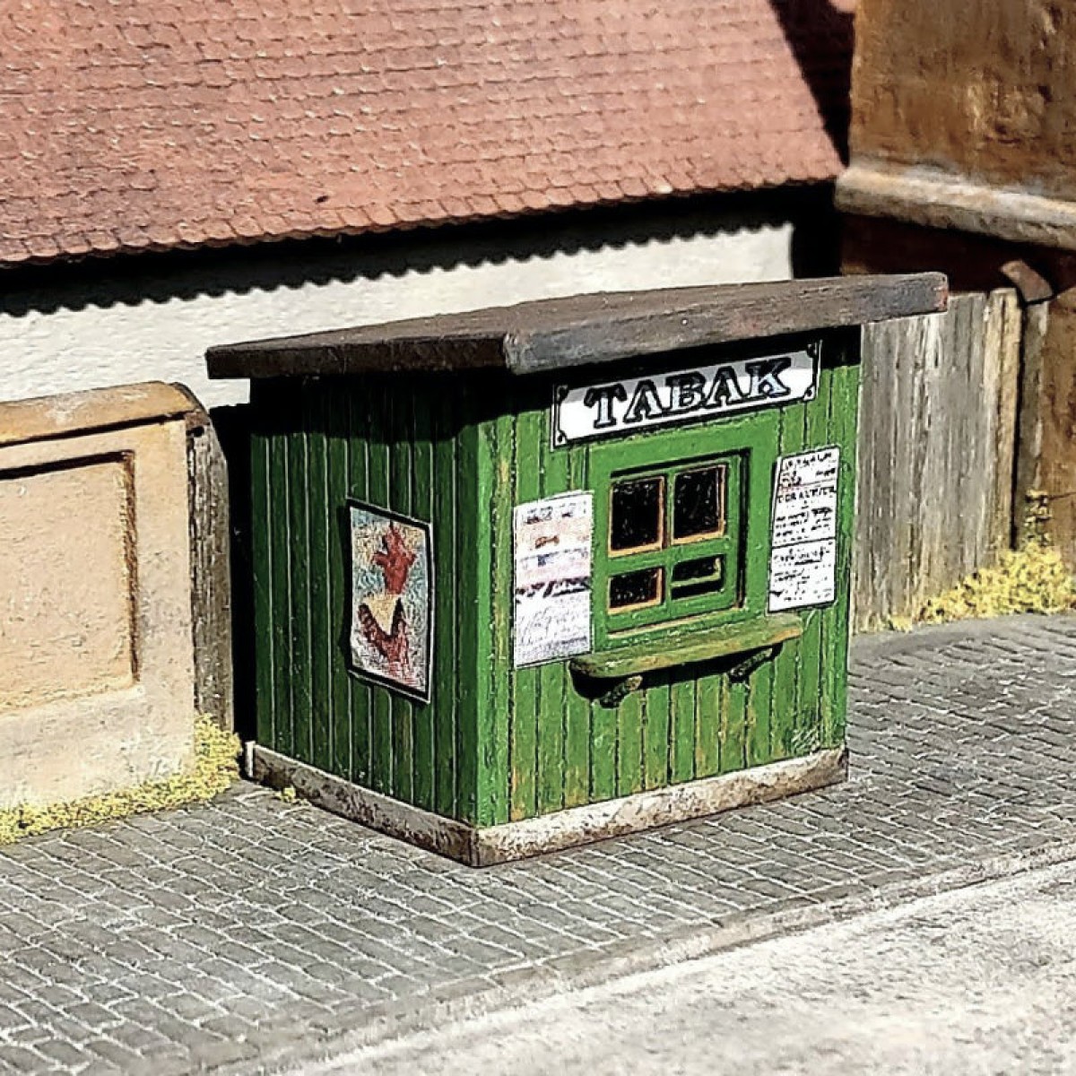 Model railway Coffee and Tea hut with Benches OO 98531