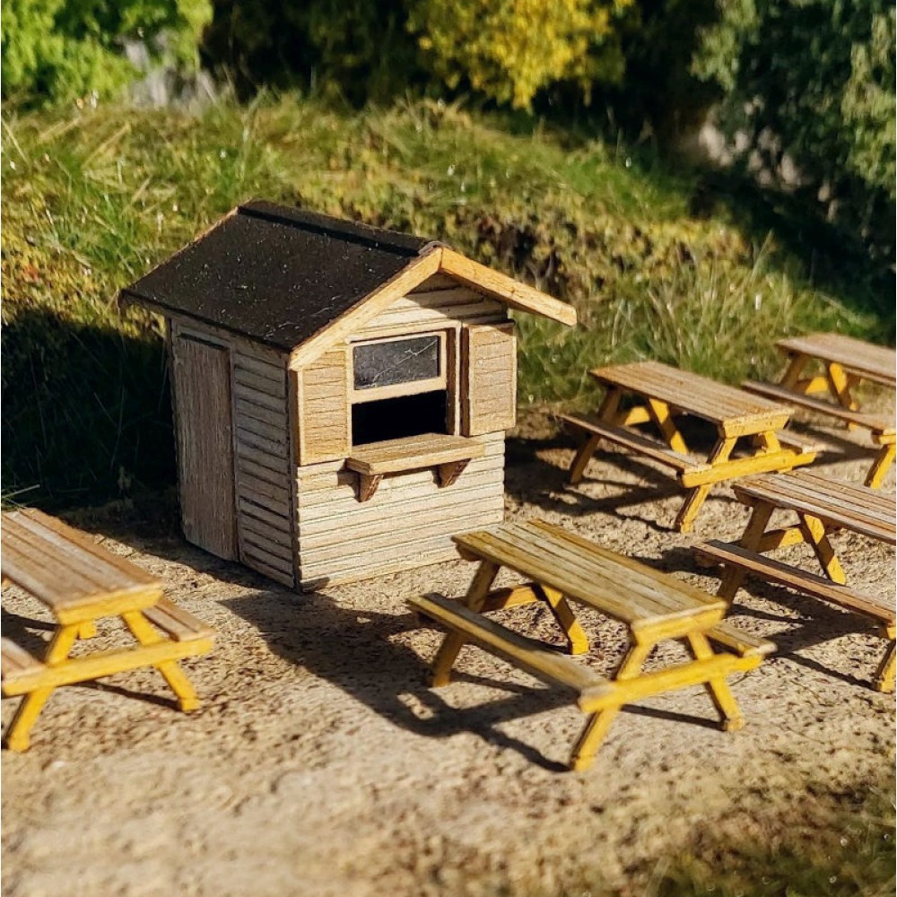 Model railway Coffee and Tea hut with Benches OO 98531