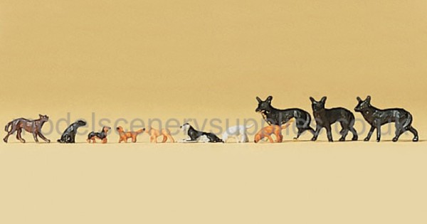Scale model dogs for N gauge model railways