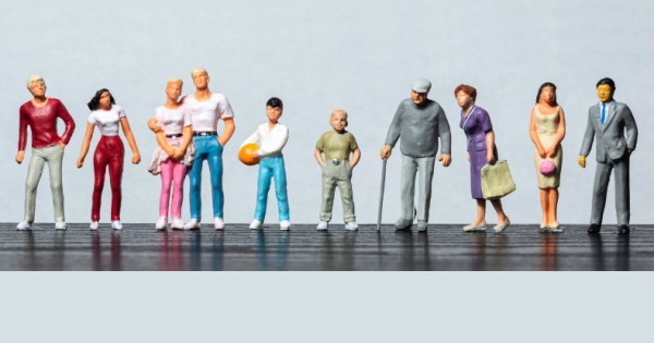 Model O gauge figures Standing Passengers