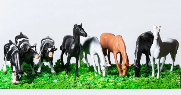 Model O gauge Horses and Cows