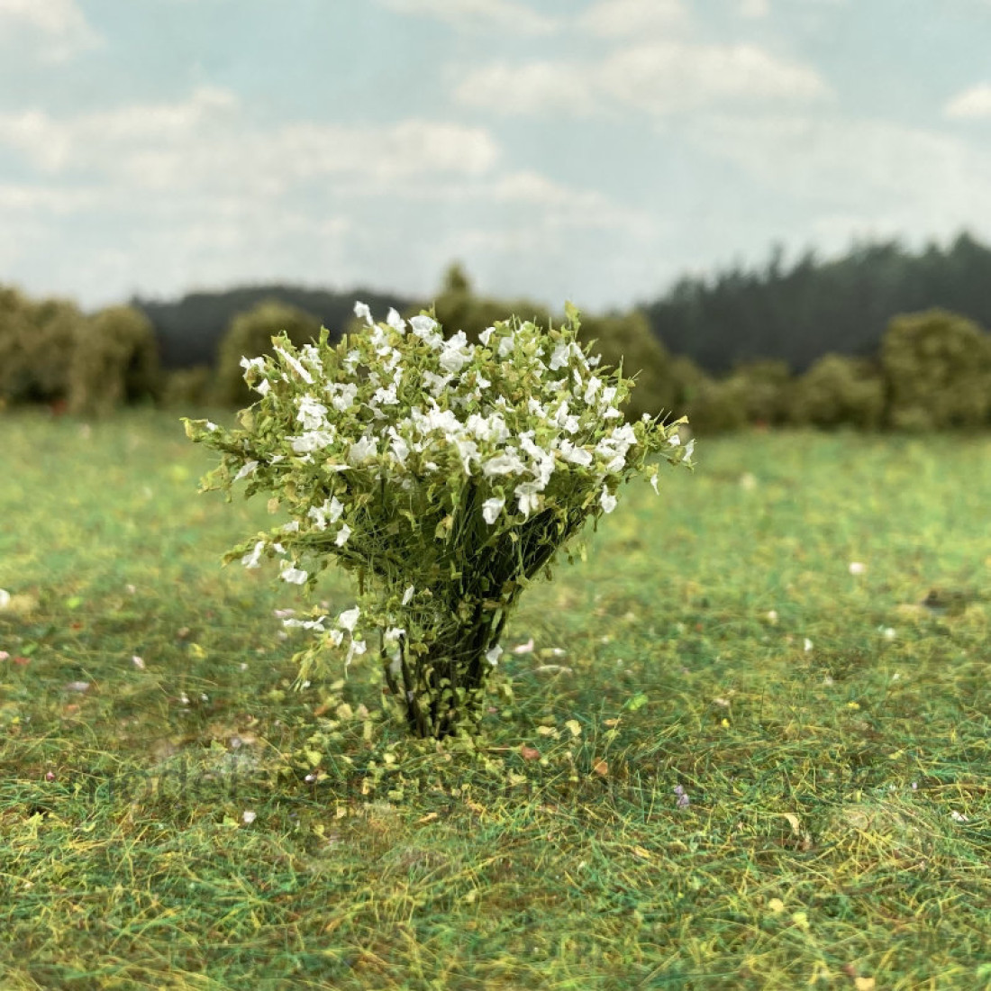 Model Bushes White Flowering 30mm Tall Silhouette 252-25