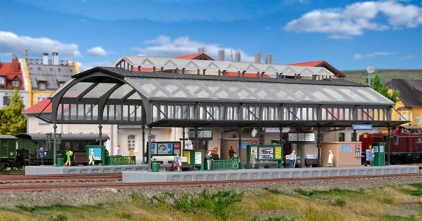 N gauge Model railway Platform and Canopy