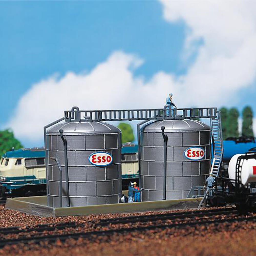 Model N gauge railway Oil Tanks from Faller 222131