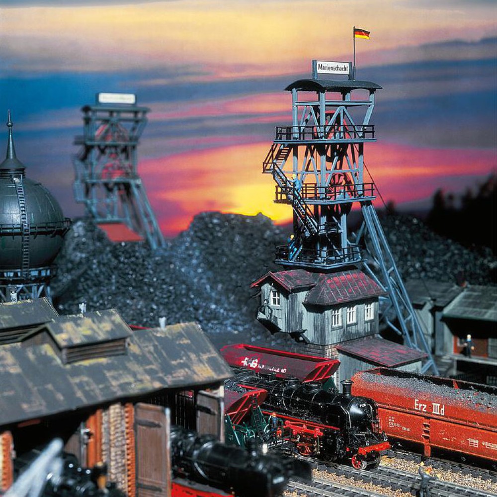 Model Railway Mine Buildings with Wheel Gear OO