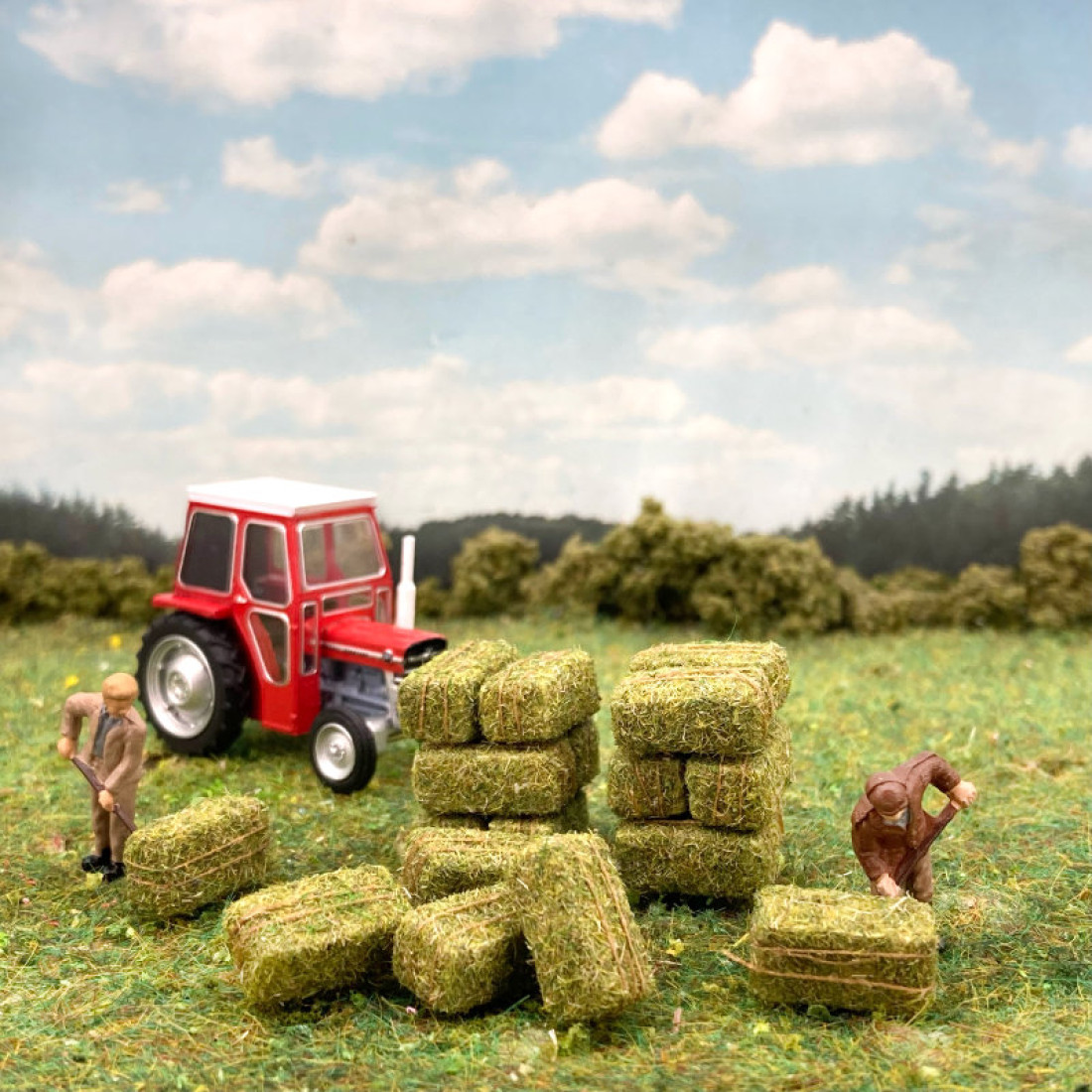 Model Square Hay Bales 1:76 scale for OO railways