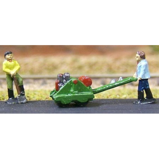 Model workmen with Hand Roller N gauge